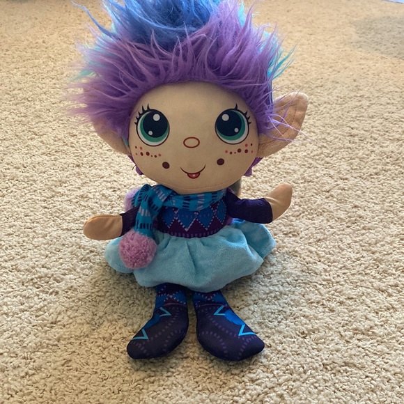Jay at Play | Toys | Flipzee Trolls 2 In Winter Wonder 15 Plush Toy ...